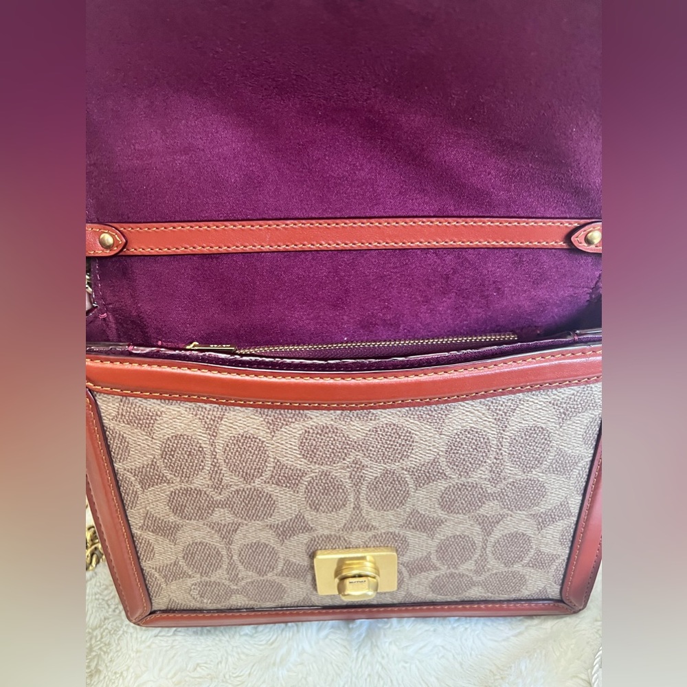 Coach Hutton Shoulder Bag In Signature Canvas - Gem